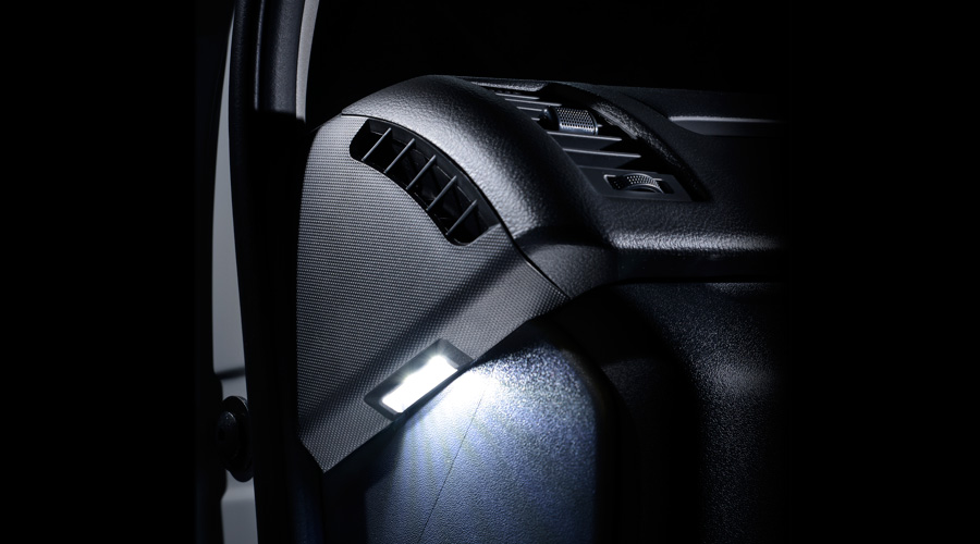 ファブレス公式サイト » FABULOUS ハイエース LED フットライト